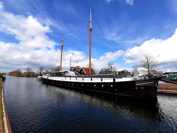 Pannenkoekenboot stuurt aan op nieuwe koers in Almelose wateren ...