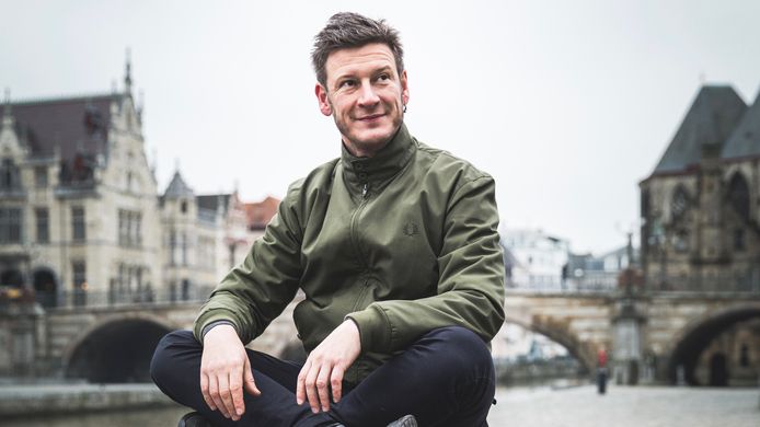 Wouter Deprez eindigt show door nachtklok met halflege zaal | Showbizz ...