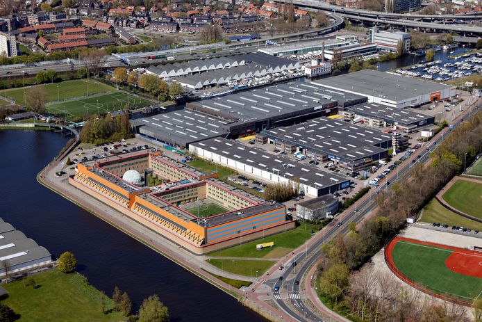 Drone blijkt populair middel om drugs in gevangenis De Schie te krijgen ...