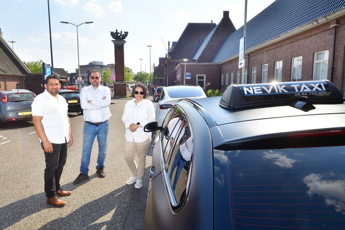 Kleine taxibedrijven willen goede standplaats en aanpak snorders ...