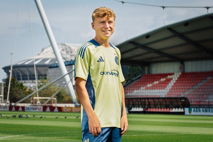 Introverte Tijn uit Oldenzaal bij Ajax tussen dominante westerlingen ...