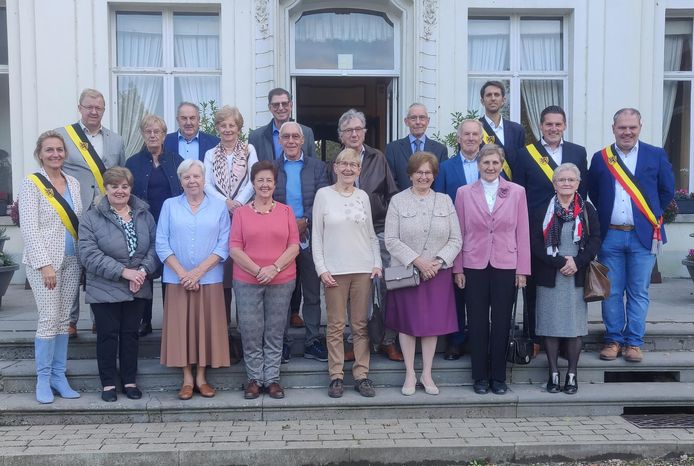 Wie kent ‘Slense vloan’ nog? 75-jarigen Sleidinge halen herinneringen ...