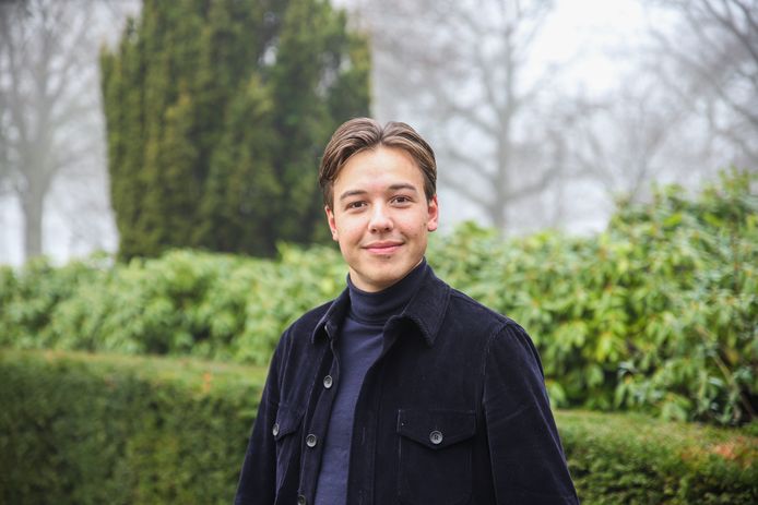 Thijs (20) rolde als DJ de uitvaartbranche in: ‘Vrienden moesten daar ...