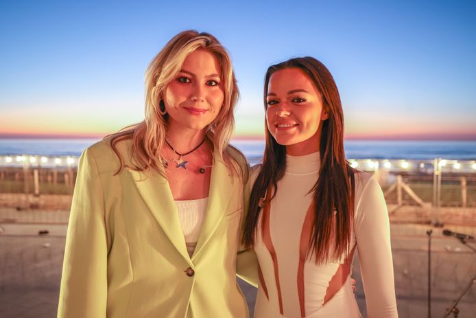 Pauline en Maxine zijn deze zomer óveral: “Op het podium staan lijkt ...
