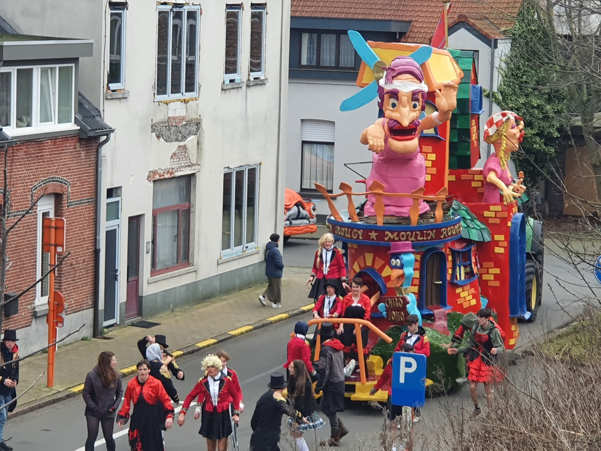 IN BEELD. Carnavalsstoet in Ossenkoppenstad | Foto | hln.be