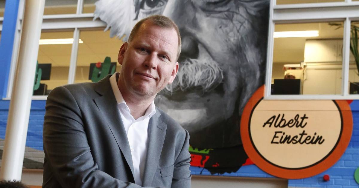 Rector Eric van 't Zelfde gaat naar vmbo-school in Laren | Rivierenland ...