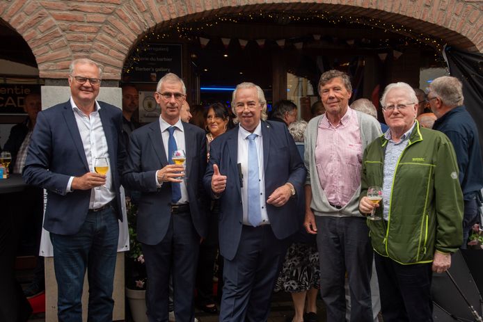 Luc De Smet neemt afscheid van klanten en vrienden in Den Barbier ...