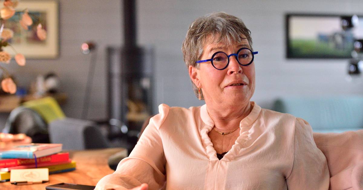 48 jaar hielp Hanneke (66) mensen van het roken af, maar liefde voor ...