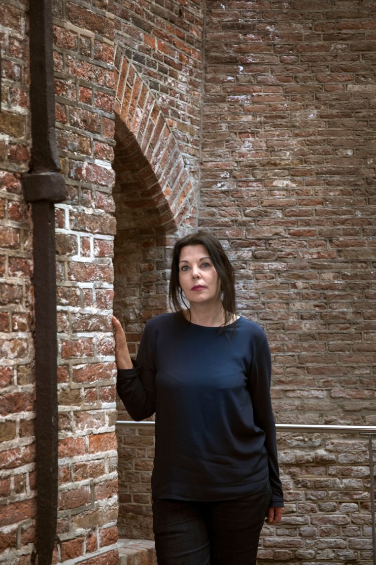 Manon Uphoff houdt Joost Zwagerman Lezing over de beweeglijkheid van ...