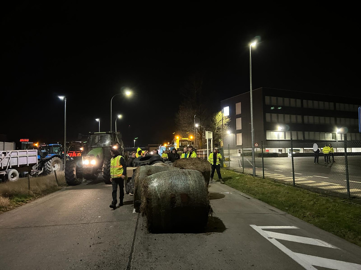 Boerenprotest Aalst gaat verder in Erpe-Mere: tractoren blokkeren ...