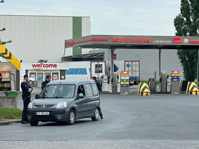 Transportzone LAR in Rekkem afgesloten voor controle-actie | Menen | hln.be