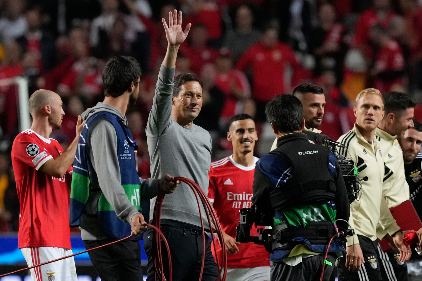 Paris Saint-Germain en Benfica na zeldzame doelpuntenfestijnen door in ...