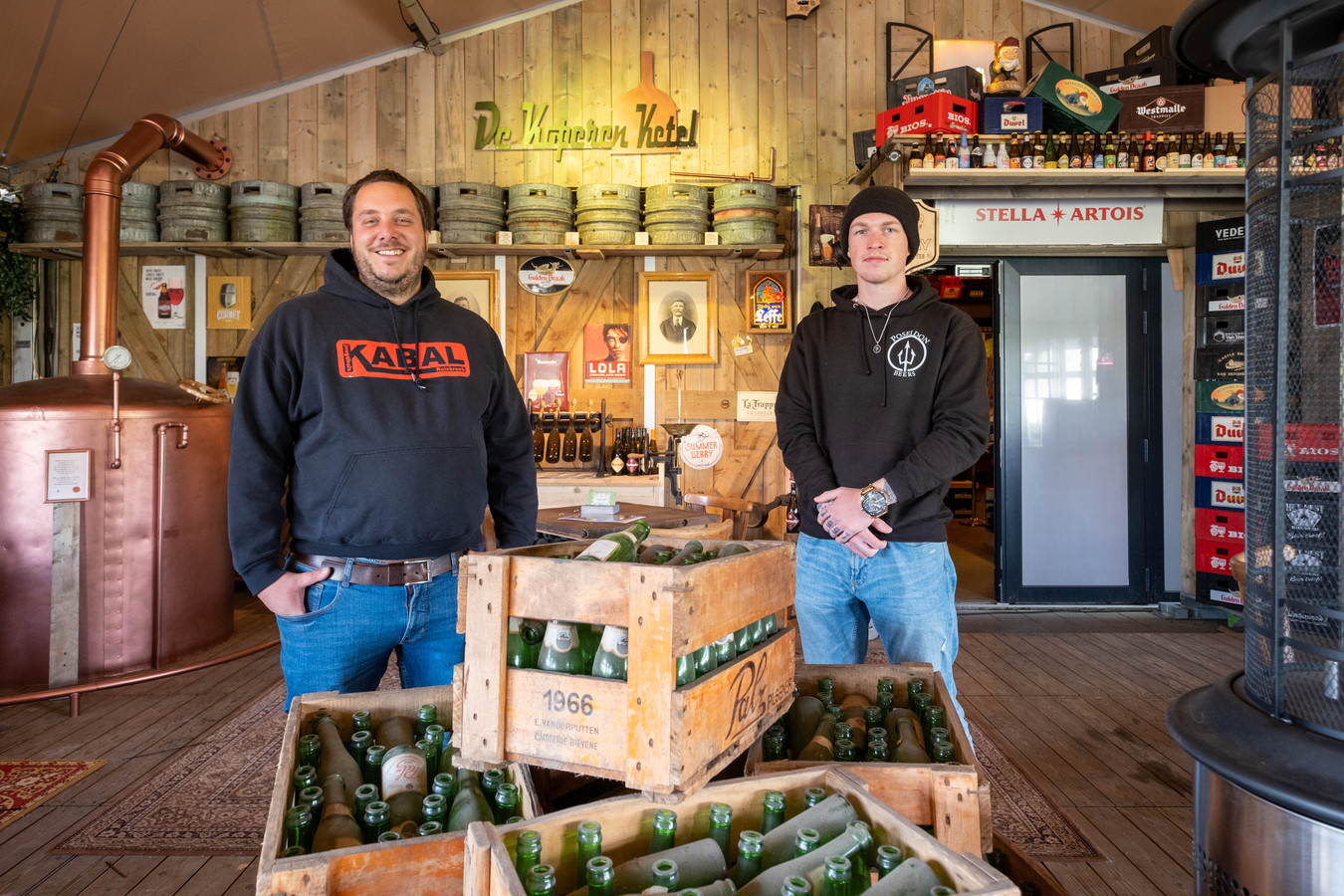 Jeugdhuis Kabal bouwt bijzonder biercafé ‘De koperen Ketel’: “We bieden ...