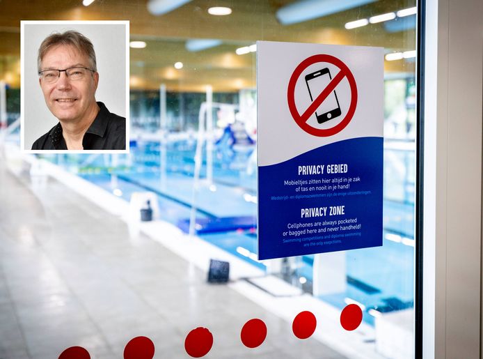 Wie houdt er nou bij de zwemles in de kleedkamer zijn mobieltje in de hand? | Opinie | tubantia.nl