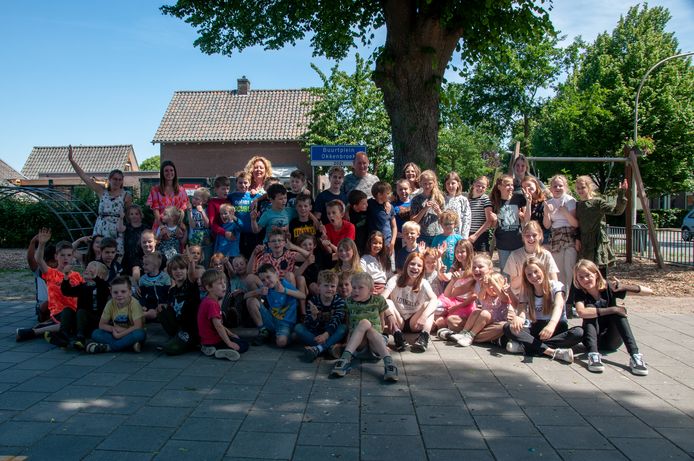Spelen, sporten en ontmoeten: schoolplein in Okkenbroek is omgedoopt ...