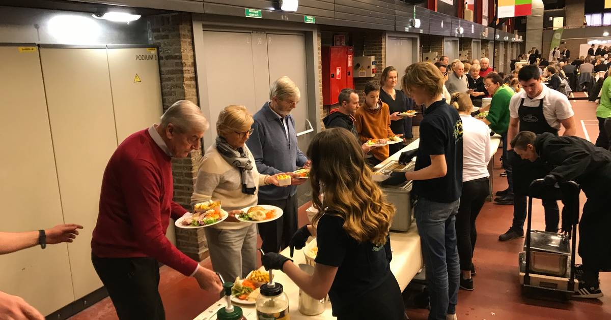 VTI Deinze geeft eetfestijn met tombola | Deinze | hln.be