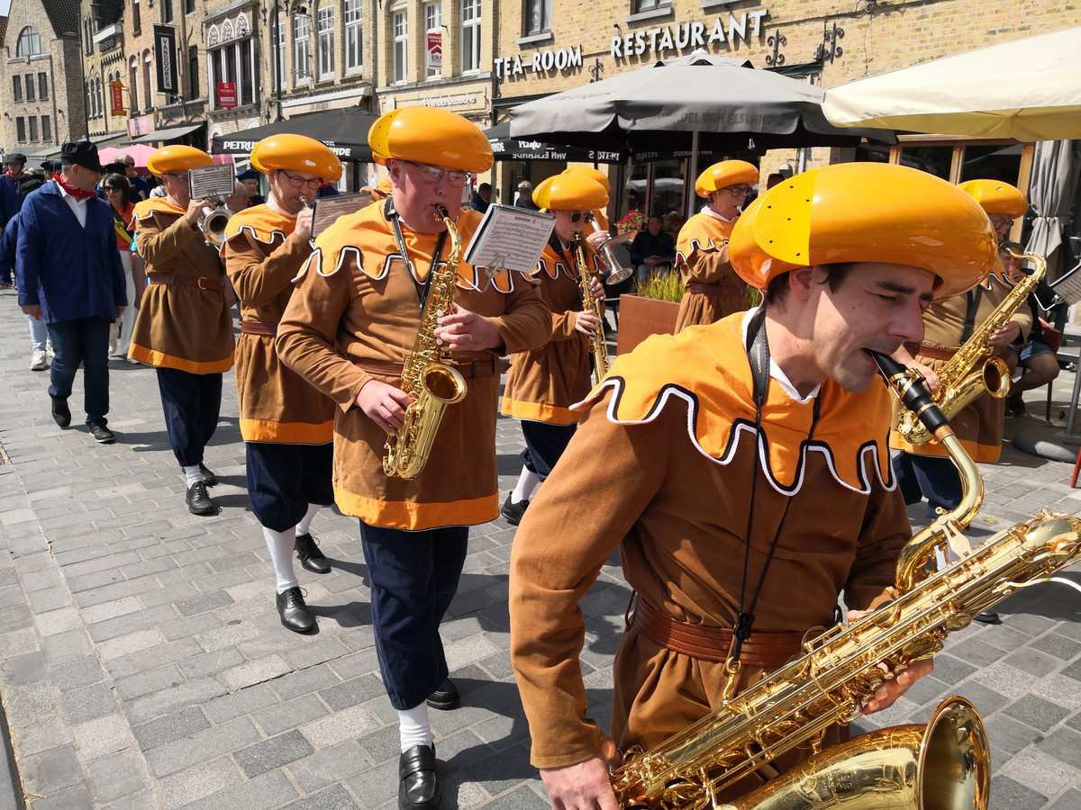 Gezellige drukte tijdens 47ste boter- en kaasfeesten | Foto | hln.be