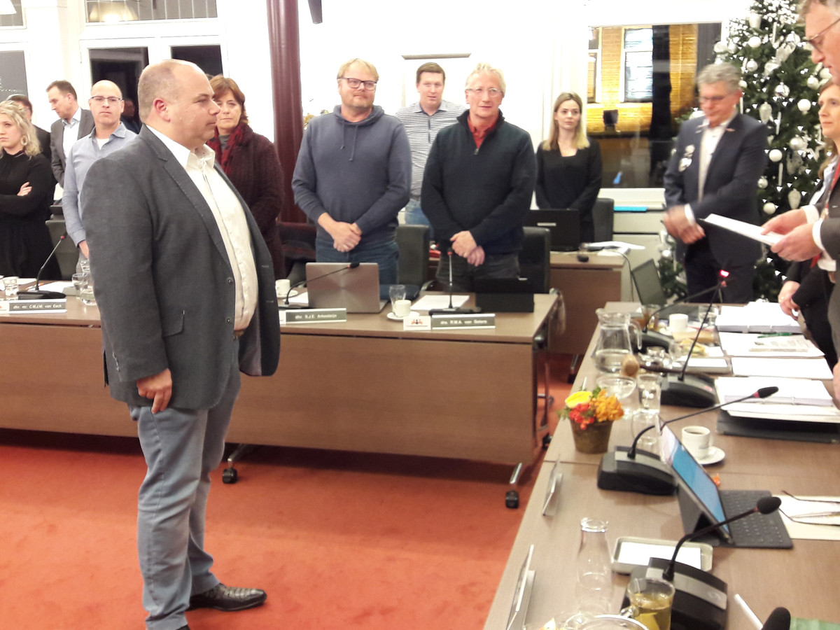 Gedoe rond beëdiging Patrick Simons in Oisterwijk, maar ‘Miranda Koster ...