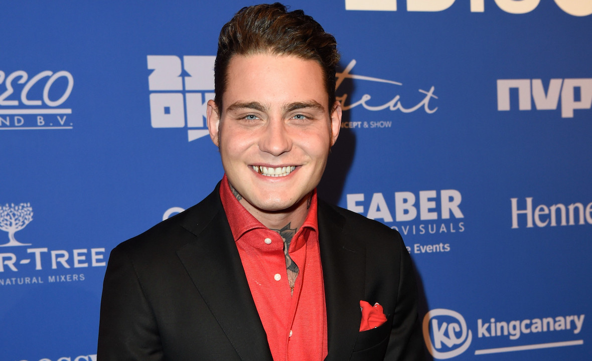 Douwe Bob showt zijn afgetrainde lijf en Gordon maakt romantisch tripje ...