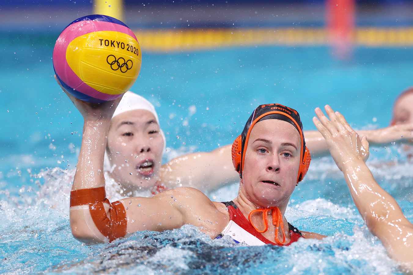 Apeldoornse waterpoloster Iris Wolves verwerkt ‘Tokio’ in prachtig ...
