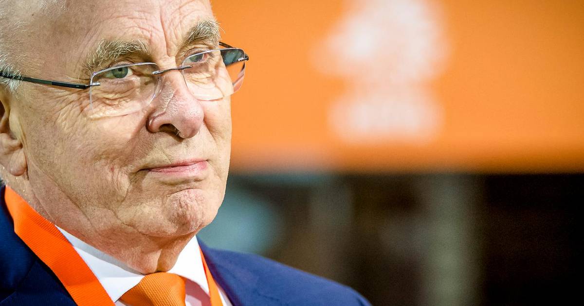 Van Praag voor derde keer herkozen als voorzitter KNVB | Sport | AD.nl