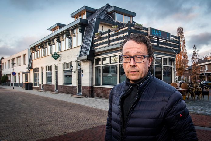 Richard (49) slaat totaal andere weg in met zijn cafépand Bartje in ...