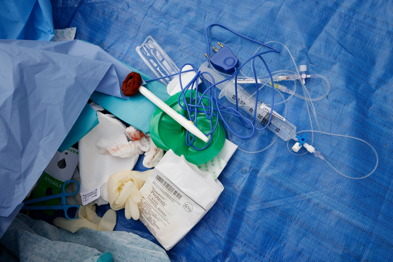 Bijna dertig kilo troep na één operatie, hoe kan dat minder? Radboudumc ...