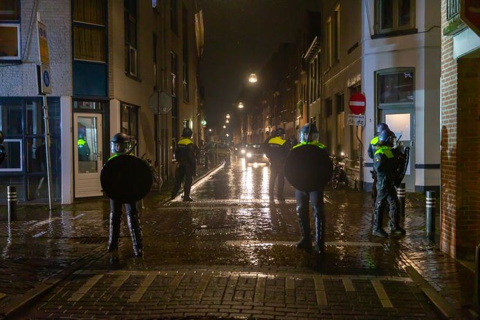 Burgemeester Snijders waardeert Zwolse Hooligans maar fluit ze wél ...