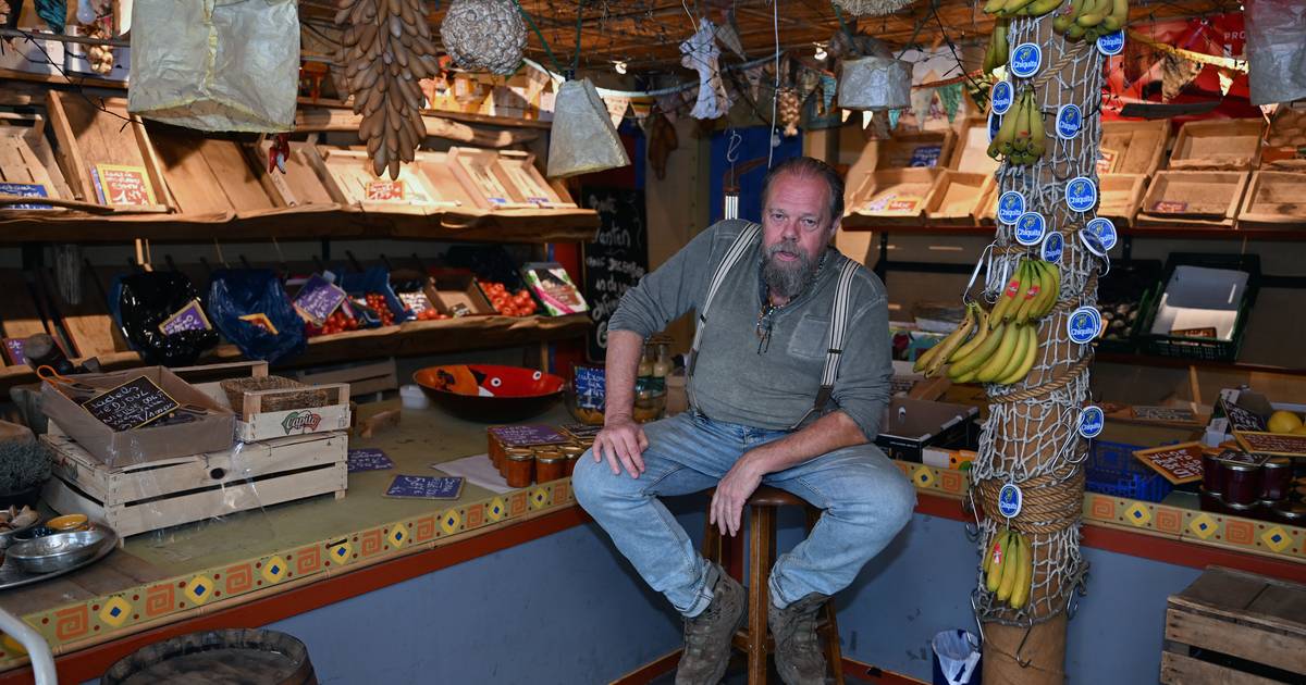 Roland (67) trekt stekker uit ‘Bwana Banana’: “Hier kocht je een snee ...