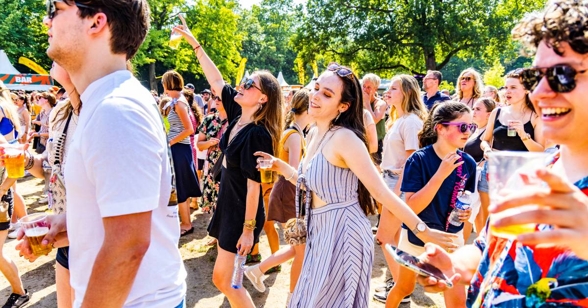 Puffen, zweten en de schaduw opzoeken op snikheet Wantijpop: ‘Ik hoor ...