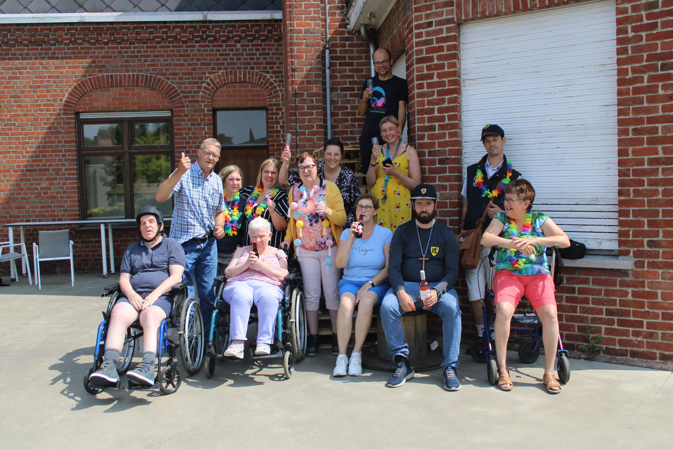 BIJNA OPEN. Genieten in de zomerbar van Sint Jan de Deo: “We pakken het net iets anders aan ...