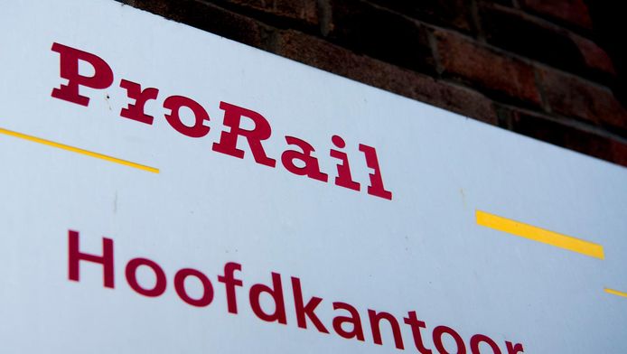 ProRail wordt weer publieke organisatie | Economie | AD.nl