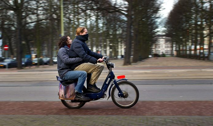 Bezorgde artsen pleiten voor invoering helmplicht op snorfiets ...