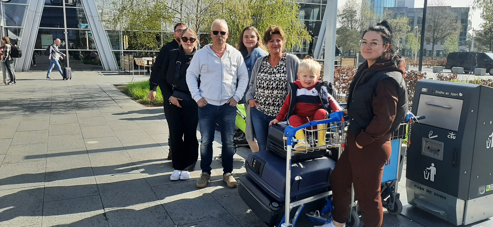 Meivakantie vlotjes van start op Eindhoven Airport: ‘Je wil geen ...