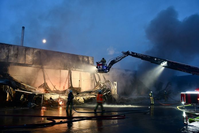 Monsterbrand op terreinen van afvalintercommunale IMOG Moen: “We ramen ...