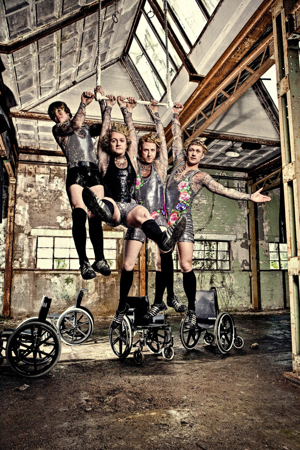 Ashton Brothers gaan toch het theater in, ondanks coronarestricties ...