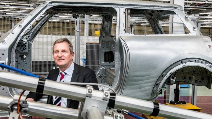 Autofabrikanten in de rij voor robots van VDL Steelweld | Economie | AD.nl