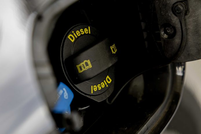 Diesel wordt vanaf vrijdag terug goedkoper | Binnenland | hln.be