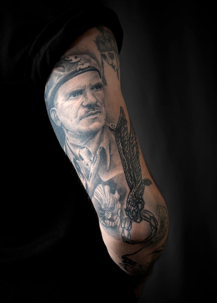 Paramilitair Guus eert Poolse generaal Sosabowski: ‘Hij is mijn ...