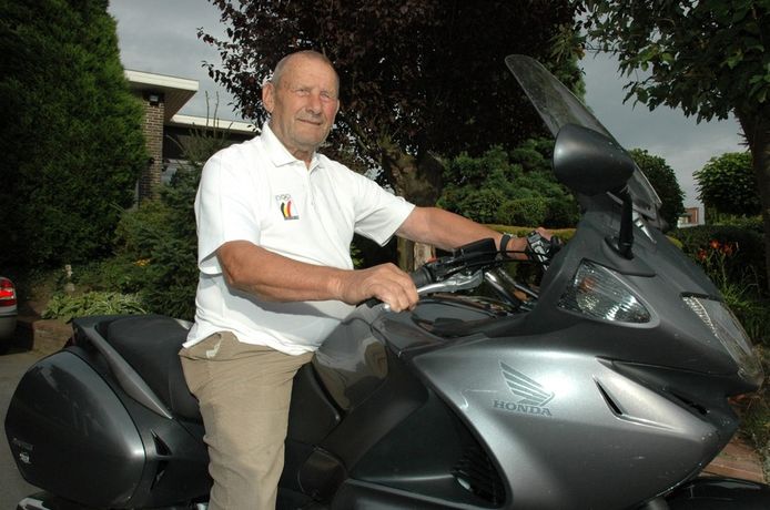 Liberaal en motorfanaat René Bruneel (90) overleden | Wervik | hln.be