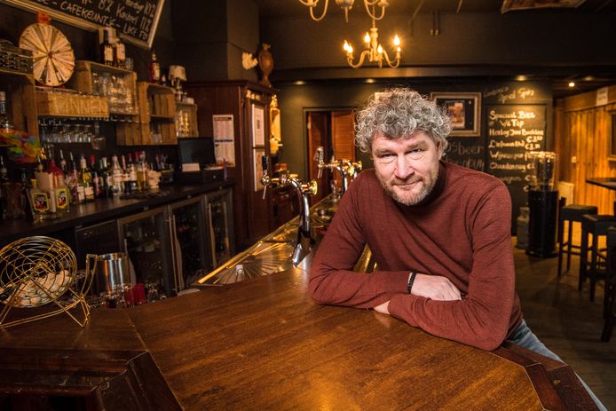 Jan Herman (54) werd na een weekje skiën ‘het corona-uithangbord van ...