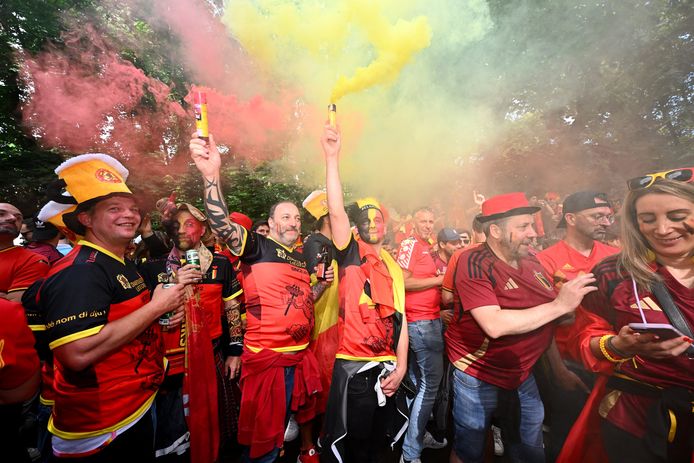 Une impressionnante marée rouge: les images des supporters belges dans ...