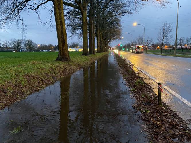 WEERBERICHT. Dag begint met opklaringen, maar de (regen)wolken zijn in ...