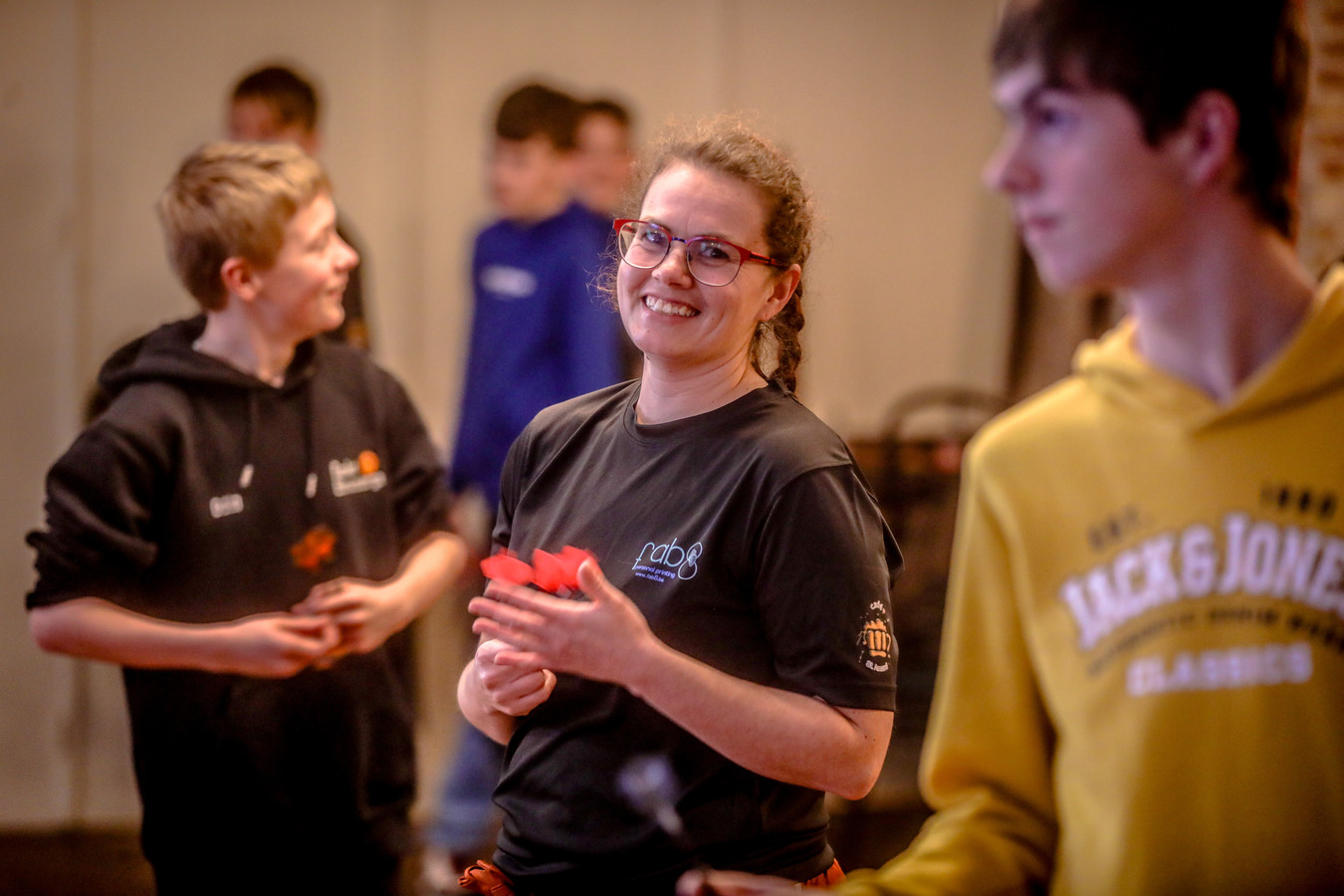 Bij deze ‘mini-dartsclub’ stomen ze de toekomstige ‘Dancing Dimi’ klaar ...