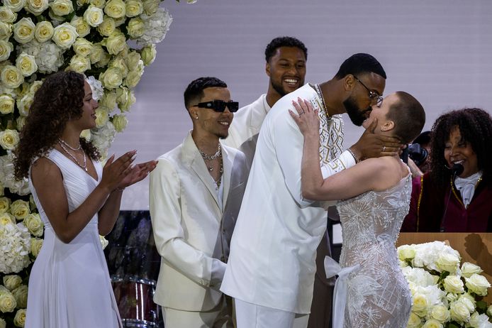 Zangeres Anouk getrouwd in aanwezigheid van 40.000 fans: “Ik heb mijn ...