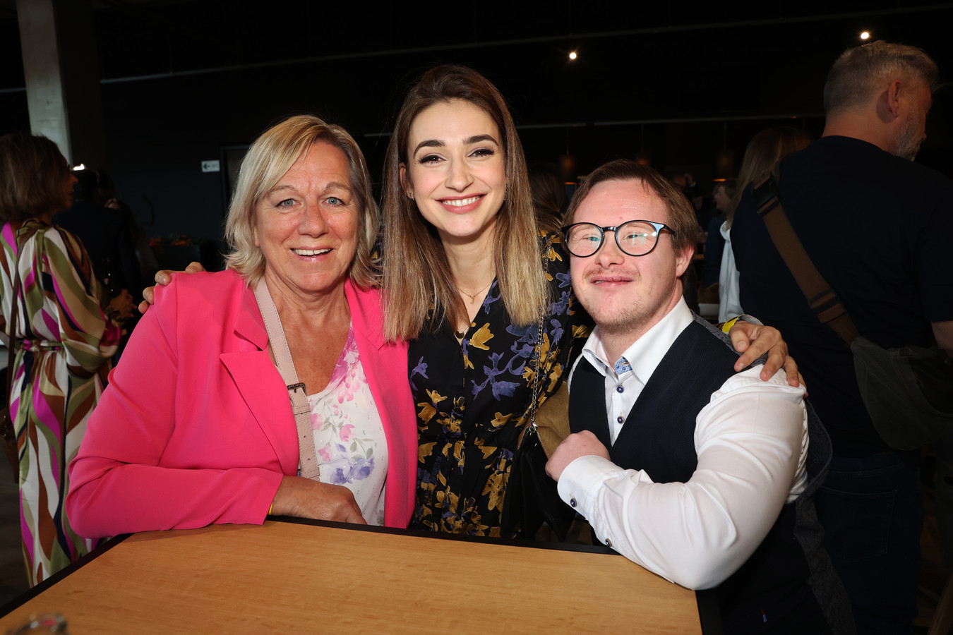 The return of zatte Rita, bruidsboeket voor de Bomma en hete vlammen ...