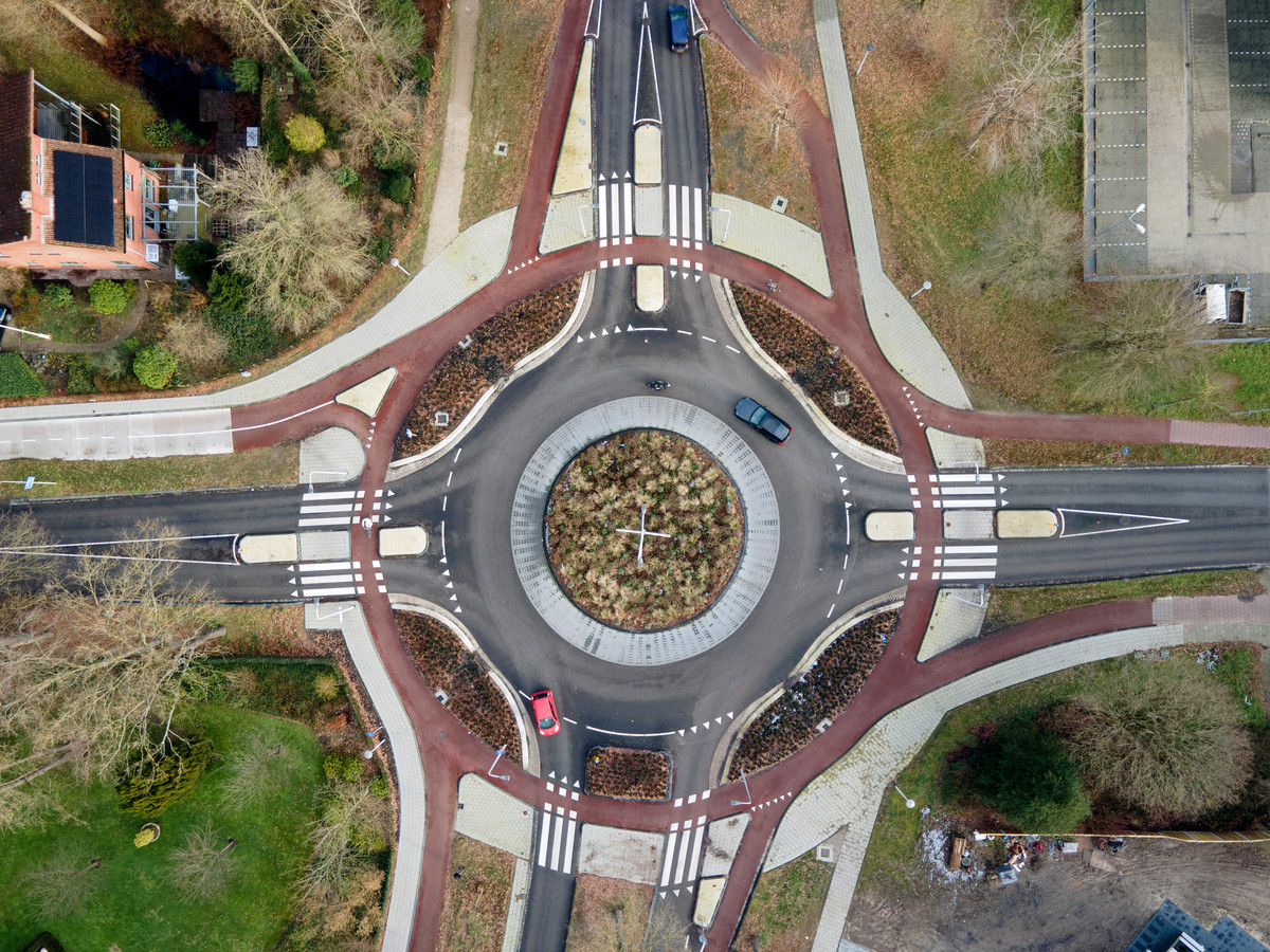 Deventer rotondes voldoen niet aan veiligheidsnorm: ‘Bizar, auto’s ...