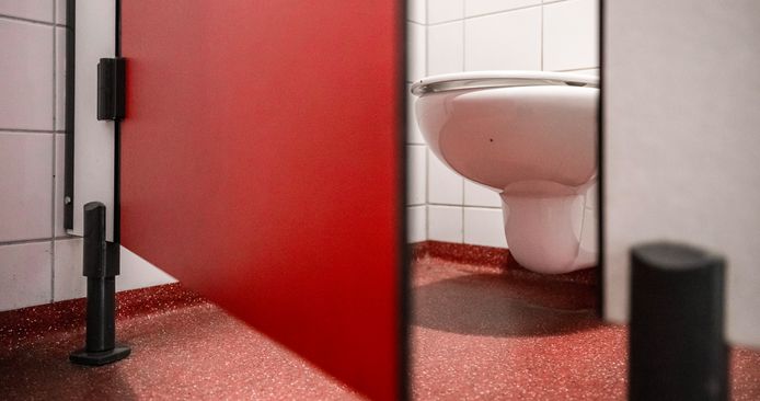 Poepschaamte bij scholieren leidt tot buikklachten: ‘Als we het weten ...