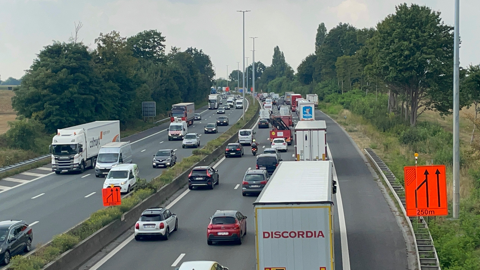 Ruim half uur file op E40 richting Brussel door ongeval ter hoogte van ... Ruim half uur file op E40 richting Brussel door ongeval ter hoogte van ...