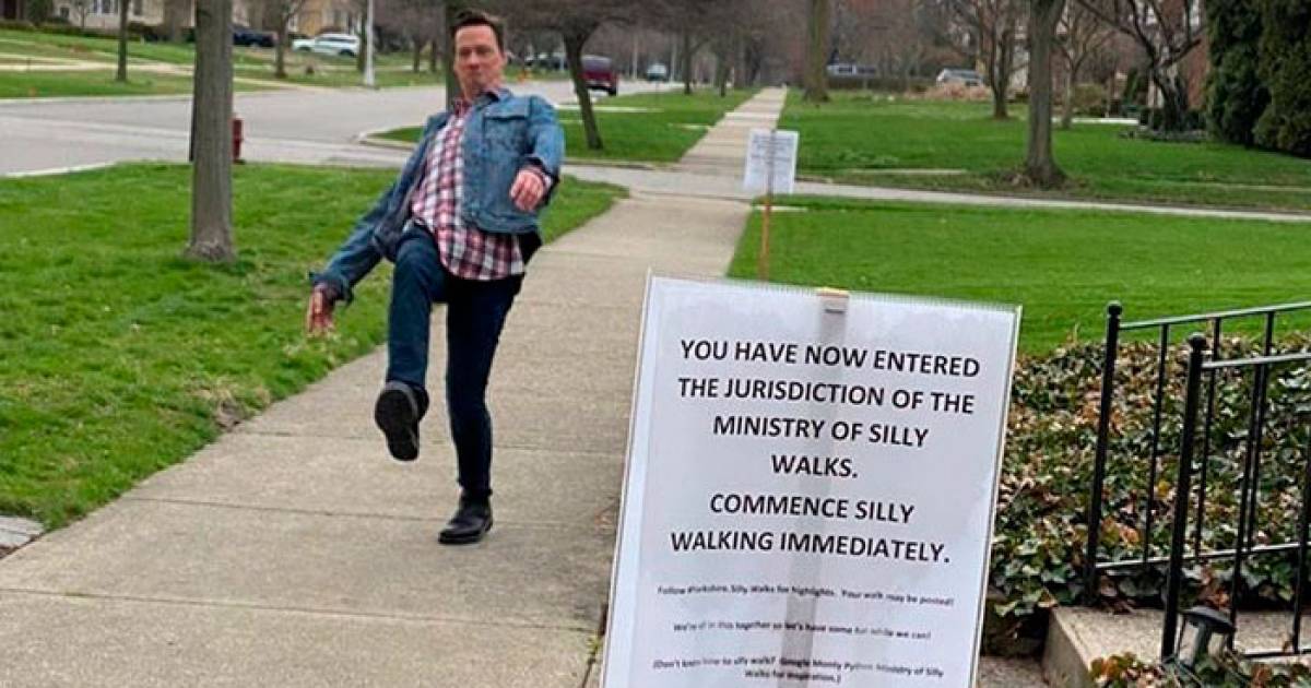 Monty Python-fan zet tijdens deze saaie coronatijden ‘Silly Walk ...